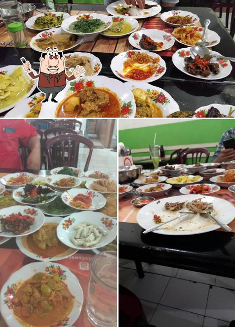 RM. Madina/Pesisir Khas Mandailing Tapanuli Selatan, Medan - Restaurant ...