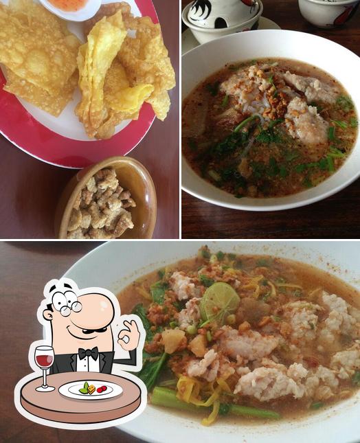 Restaurante คุณติ๋ม ตลาดบางแพ (Khun Tim), Bang Phae - Opiniones del ...