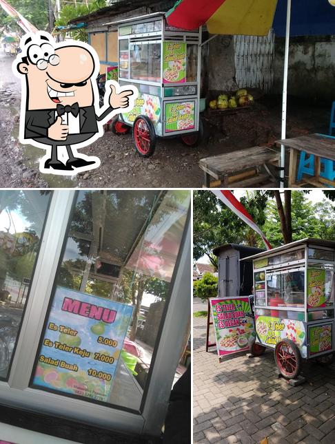 Es teler dan salad buah cafe, Genteng Wetan