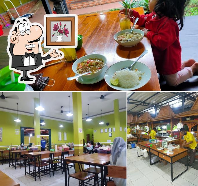 BAKSO TITOTI loji restaurant, Bogor, CQ7C+XHV - Restaurant reviews