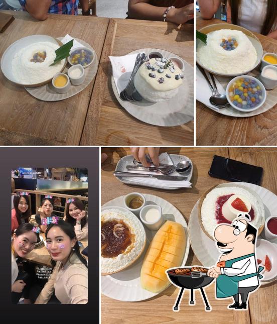 Cheevit Cheeva (ชีวิตชีวา) desserts, Bangkok, Phahonyothin Rd ...