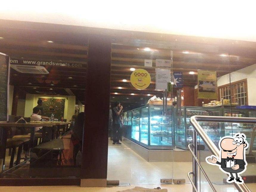 Amirtham Vegetarian Restaurant, Chennai, 38/17 Bazullah Road ...