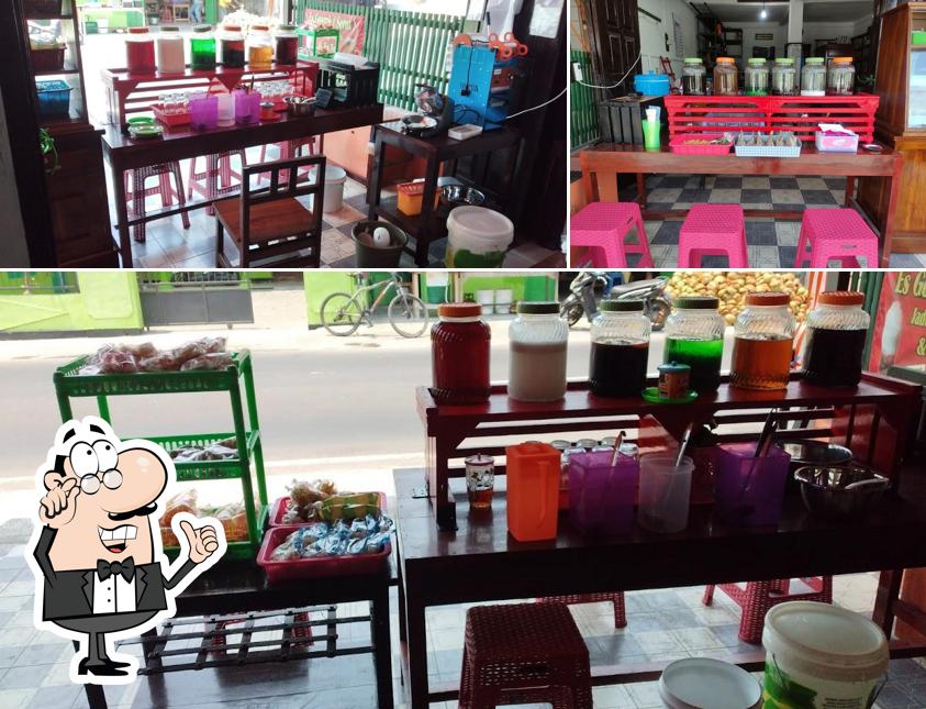 Restaurante Es Gosrok Jadul Legendaris Maknyusss & Es Teh Jumbo ...