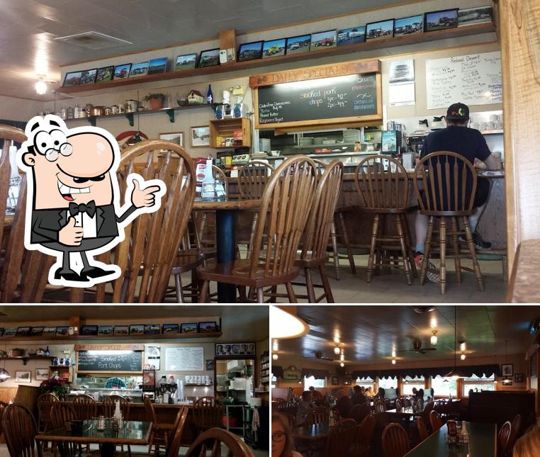 Redwood Restaurant, Elora St in Minto - Restaurant reviews