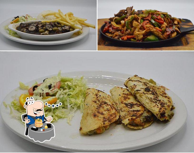El Pelicano Restaurant & Lounge in Aurora - Restaurant menu and reviews
