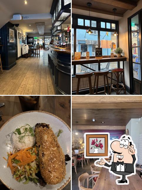 Four Alls, 6 Hole in the Wall St in Caernarfon - Restaurant reviews