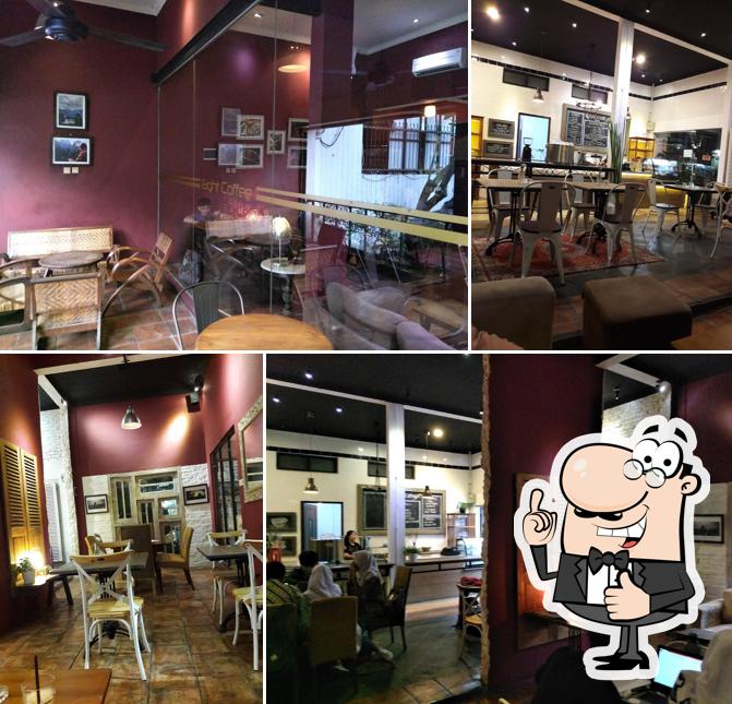 Eight Coffee cafe, Bekasi Regency, Jalan Pulo Sirih Barat Raya Blok FE ...