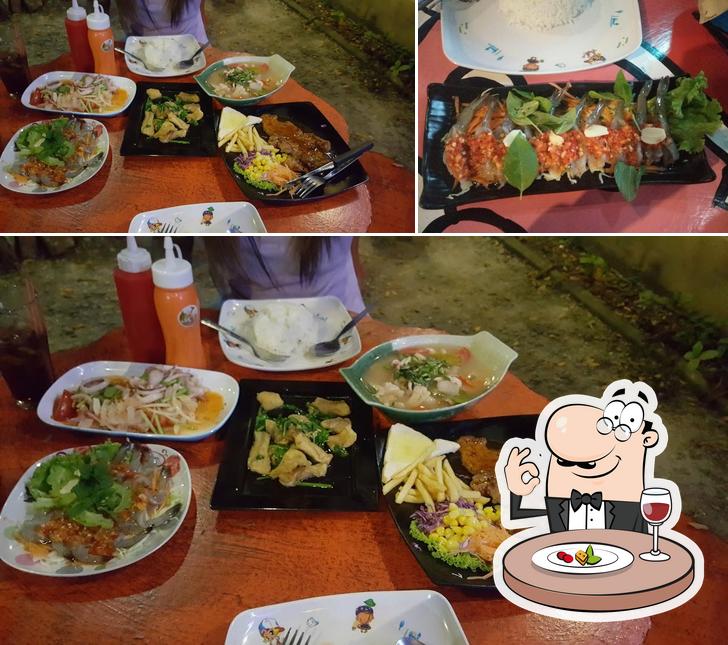 Restaurante ตะโครี่ & Steak Uncle Fat, Khaerai, J8W6+C28 - Opiniones ...