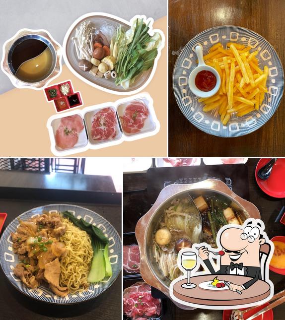 Shabu with U (ชาบูน้ำดำ/ก๋วยเตี๋ยวหมูตุ๋น เริ่มต้น 69฿), Bangkok - Menú ...