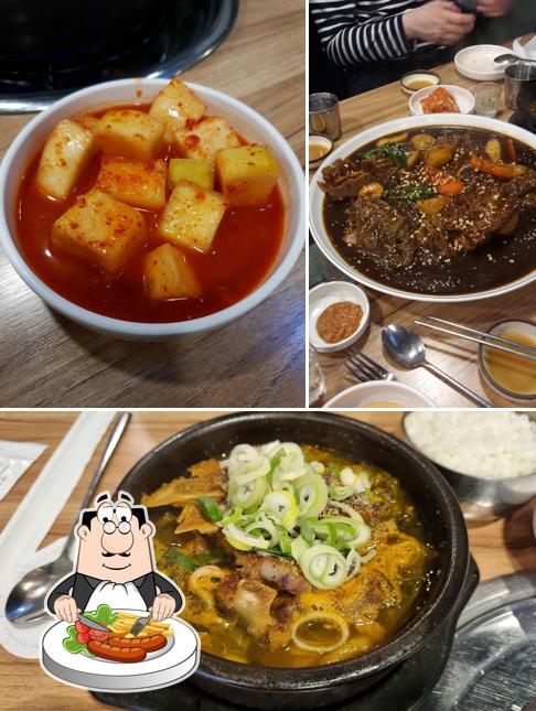 Wondang Gamja-tang(pork back-bone stew) restaurant, Seoul, 7 ...