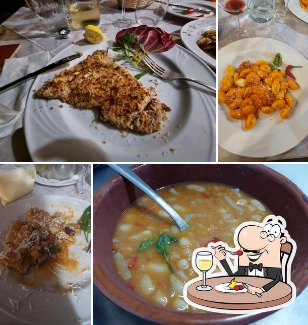 Trattoria La Reginella restaurant, Paola, Strada Statale N. 18 ...