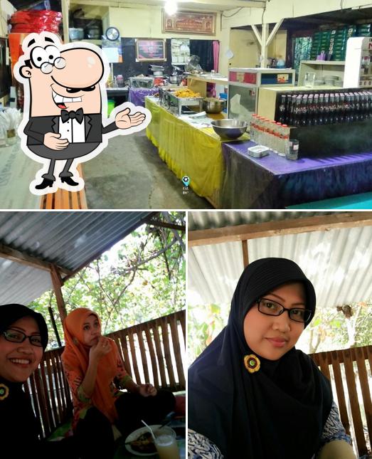 Warung Waru Doyong restaurant, Surabaya, Jl. Raya Tenggilis No.14 ...