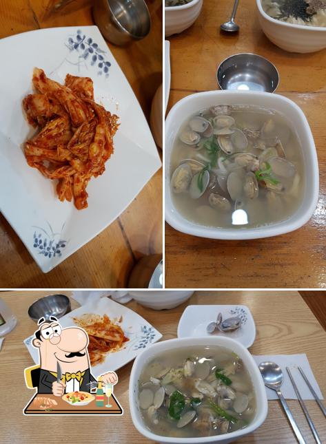 Daewon kalguksu restaurant, Seoul, 8-5 Dongsomun-ro 23-gil - Restaurant ...