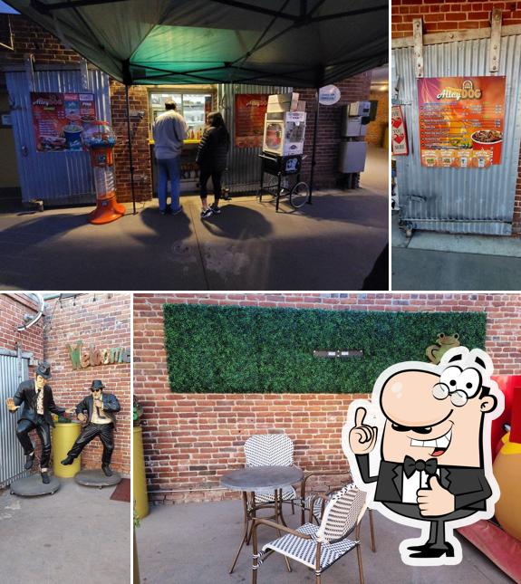 Downtown Alley Dog in Tulare - Restaurant reviews