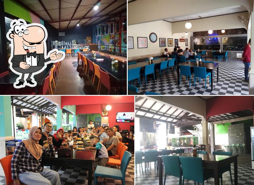 Akuarium Resto - Pendekar Gurame restaurant, Bekasi Regency, Jl. Wibawa ...