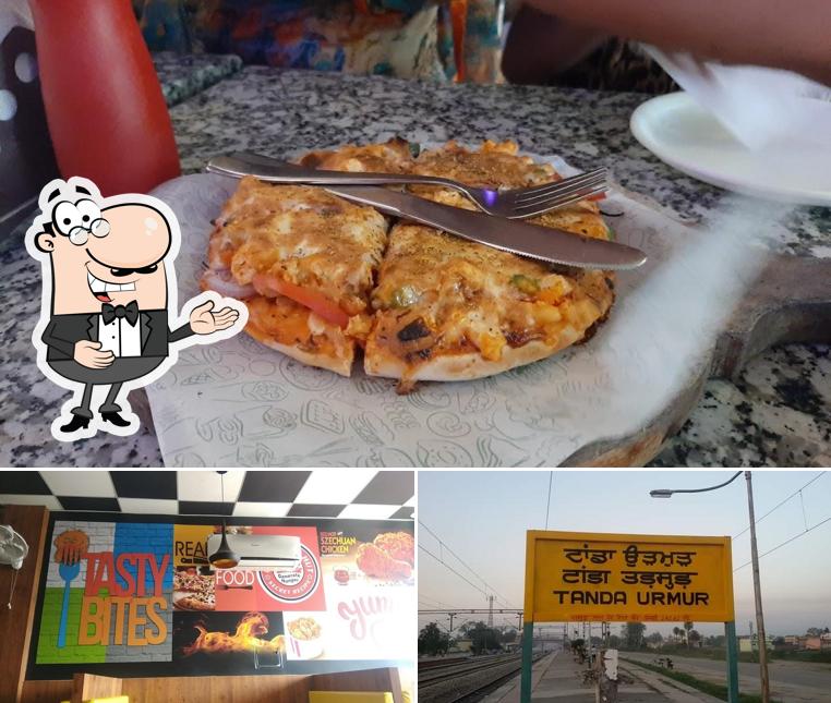 Mr Burger Hut, Urmar Tanda - Restaurant reviews