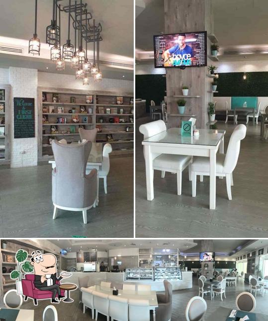 First Clique Marina Square Café & Restaurant, Abu Dhabi, Marina Blue ...
