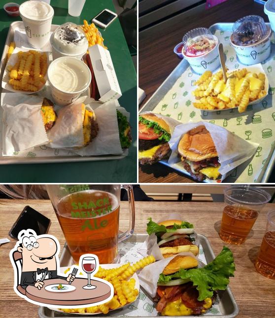 Shake Shack, 49 Boylston St in Boston - Restaurant menu and reviews