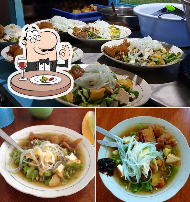 Tahu Campur Pak Kumis rombong biru, Malang - Restaurant menu, prices ...