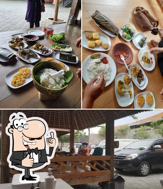 Rumah Makan Ibu Haji Ciganea (IHC) restaurant, Purwakarta, Jl. Laks ...