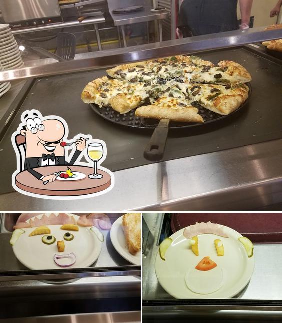 Falcon Center Dining Hall in Fairmont - Restaurant reviews