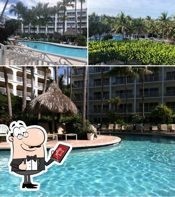 Lagomar Resort Poolside Bar in Fort Lauderdale