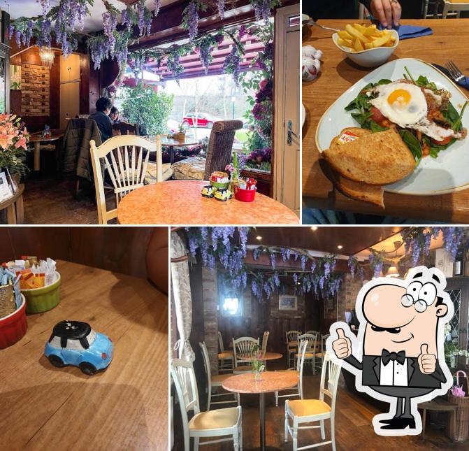 Strand Cafe, London, Gunnersbury - Restaurant menu, prices and reviews