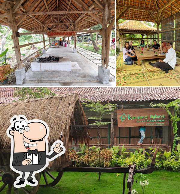 Kandang Ingkung Resto & Kopi Jogja Cabang Madiun, Munggut - Restaurant ...