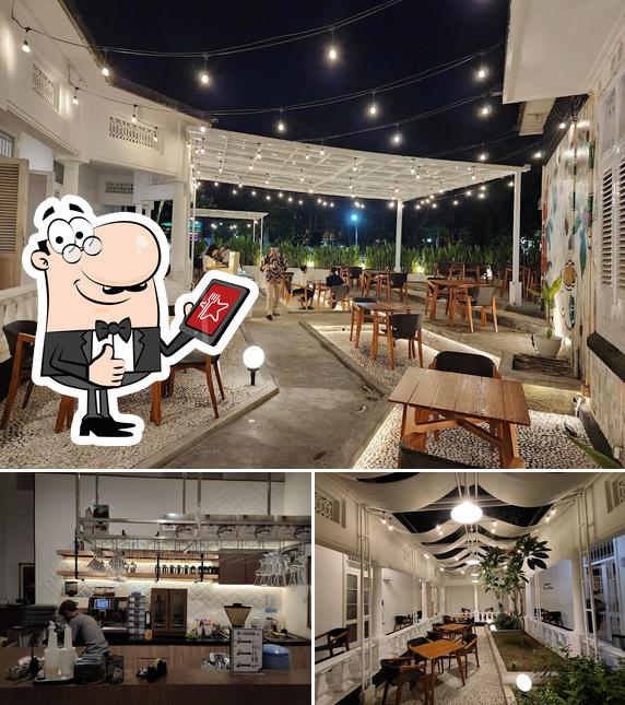 Excelso - SUB House of Airlangga cafe, Surabaya - Restaurant reviews