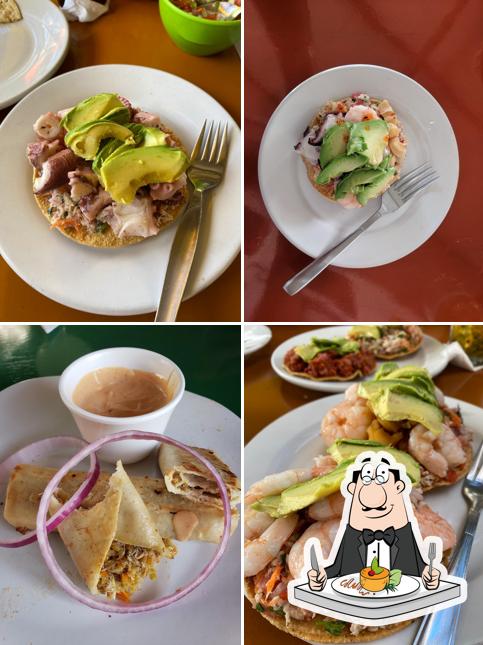 Mariscos 8 Tostadas Estadio restaurant, Puerto Vallarta, Río Guayaquil ...