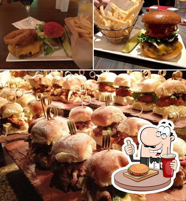 Eight Burger Bar and Sports Lounge in Fernandina Beach - Restaurant reviews