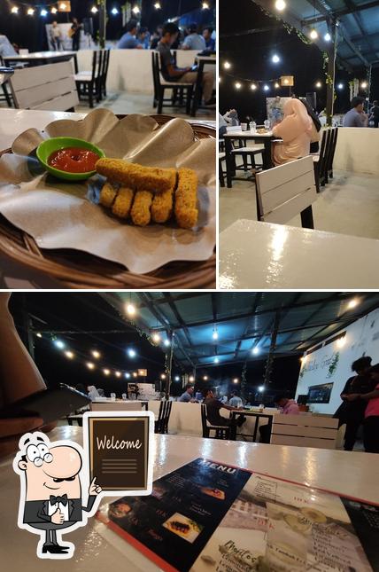 Feeling Good Cafe, East Rumbai River