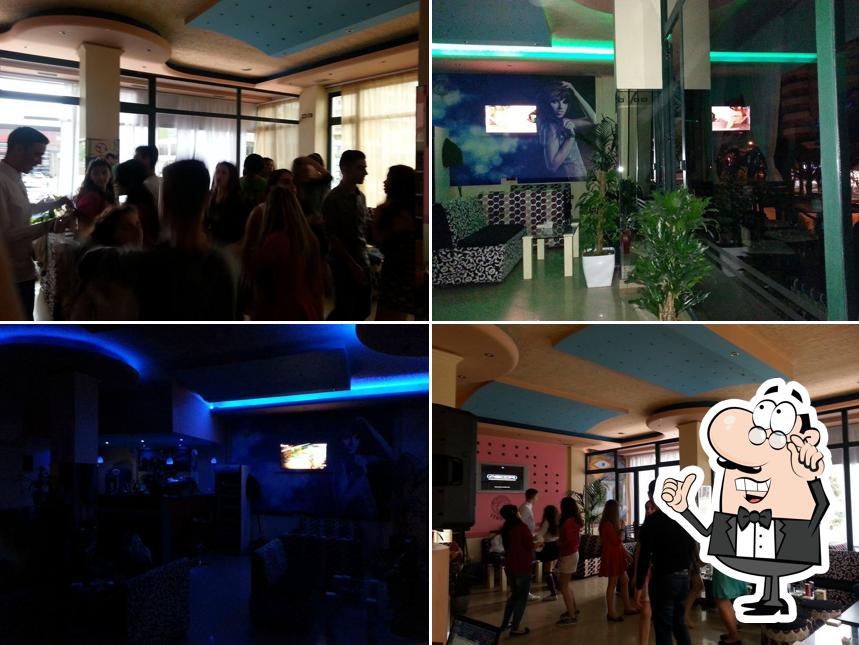 Versace Bar Cafe, Vlorë