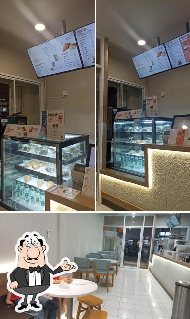 TOMORO COFFEE - Poris Gaga, Tangerang - Restaurant reviews