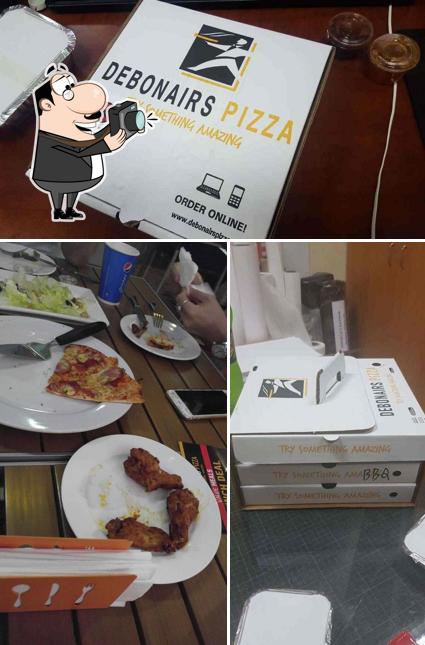 Pizzería Debonairs Pizza, Dubai, Trident Marinascape Building - Carta ...