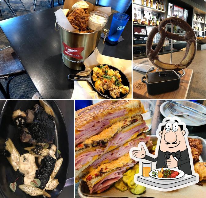 Ole Red, 300 Broadway in Nashville - American restaurant menu and reviews
