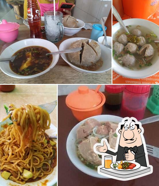 Bakso Balungan cafe, Indonesia, 28CG+8PX - Restaurant reviews