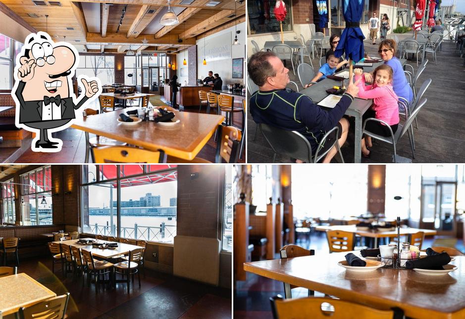 Riverfront Pizzeria Bar & Grill in Milwaukee - Restaurant menu and reviews