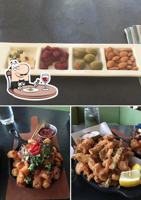 Blue Star Lounge, Palm Desert - Restaurant menu, prices and reviews