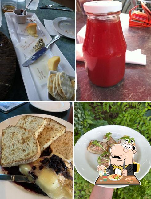 Four Dogs Tavern in USA - Restaurant menu and reviews