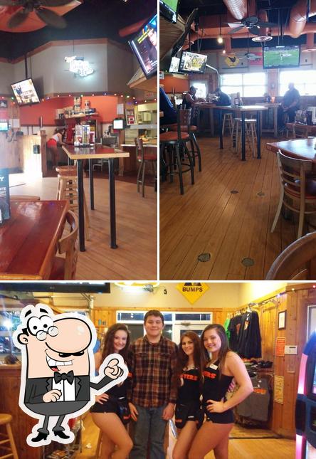 Hooters, 6100 SW 10th Ave in Topeka - Restaurant menu and reviews