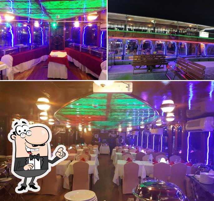 Falcon Oasis Dhow Cruise Deira Creek restaurant, UAE - Restaurant reviews