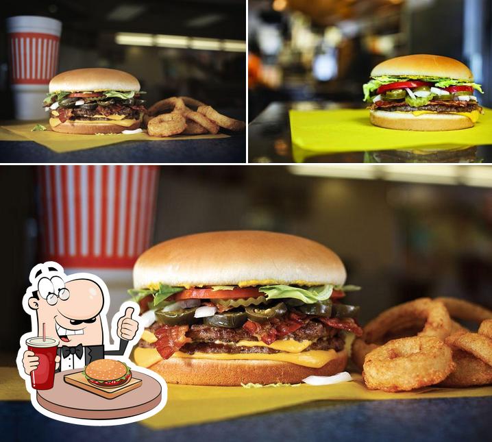 Whataburger, 2741 N Stemmons Fwy in Dallas - Restaurant menu and reviews