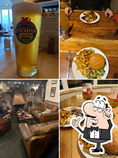 The Sun Trevor bar, restaurant and holiday cottages, Llangollen ...