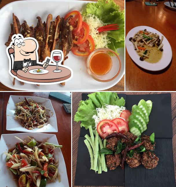 Baan Rim Naam Cafe, Nong Pai Lom, PQHR+2CF Unnamed Road - Opiniones del ...