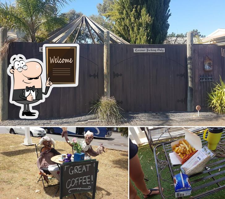 Creepy Hollow Cafe Restaurant in Beaufort River - Restaurant reviews
