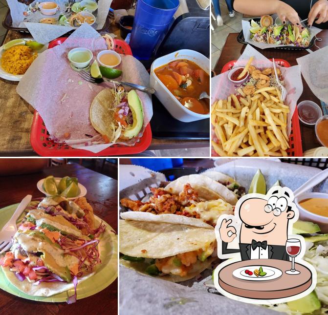 Little Shack, 2701 N Mesa St #200 in El Paso - Restaurant menu and reviews