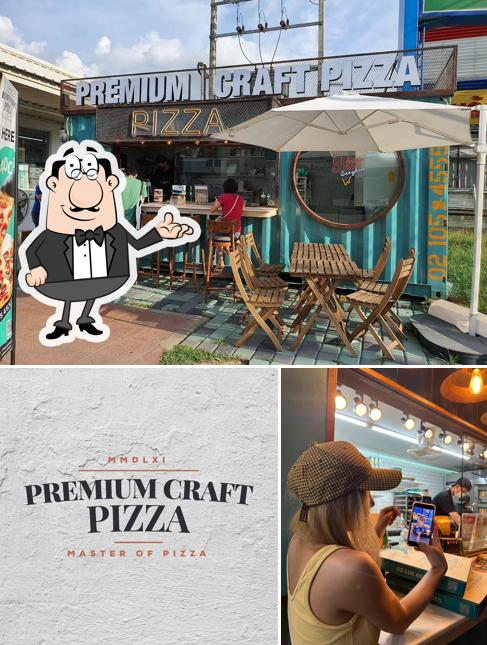 Premium Craft Pizza - The Crystal PTT Chaiyapruek restaurant, Om Kret ...