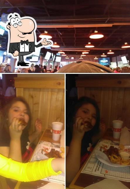 Hooters, 4601 San Mateo Blvd NE in Albuquerque - Restaurant menu and ...