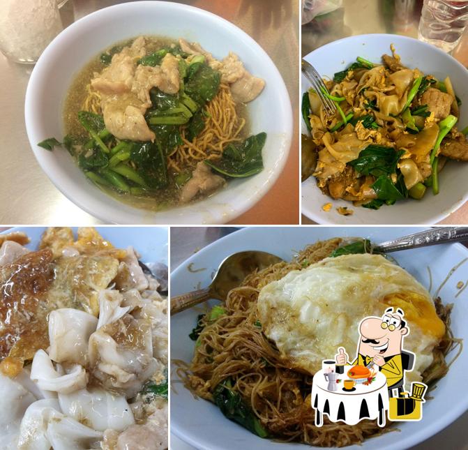 Lad-Na Heng Yod Pak restaurant, Bangkok, 673 Soi Phiraphong ...